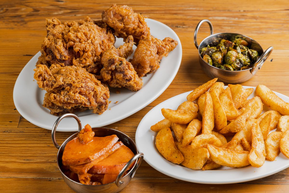「這是我生命中吃過最棒的炸雞！」擁有全美最好吃炸雞頭銜的 “Willie Mae's“ 終於正式插旗洛杉磯的威尼斯（Venice）啦 ...