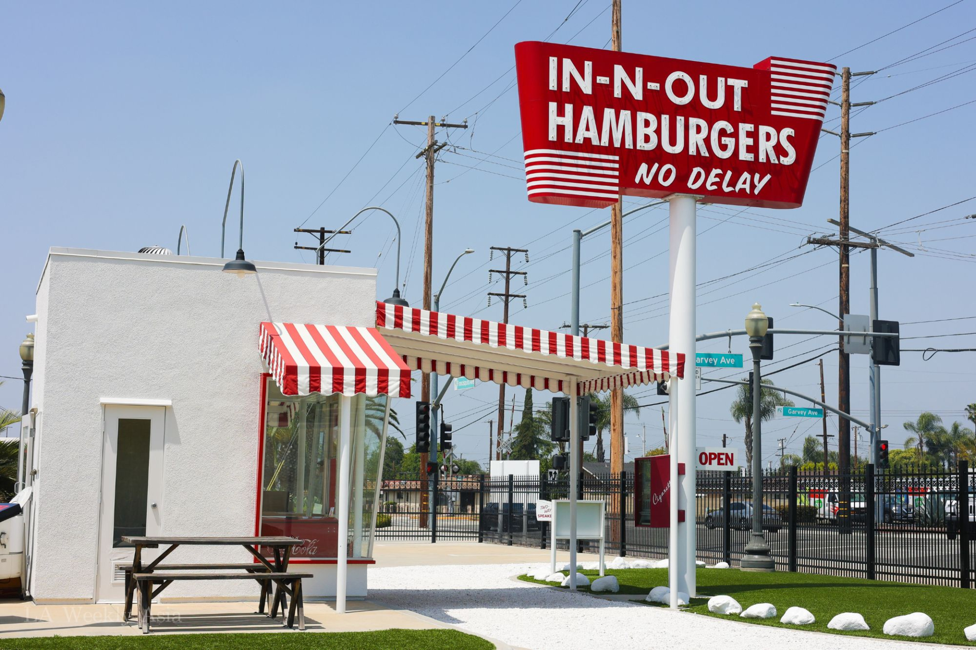 不只有紀念品商店？In-N-Out 也有百分百「復刻」第一家店的漢堡博物館也是免費參觀！ - 洛杉磯週報 - 亞洲版